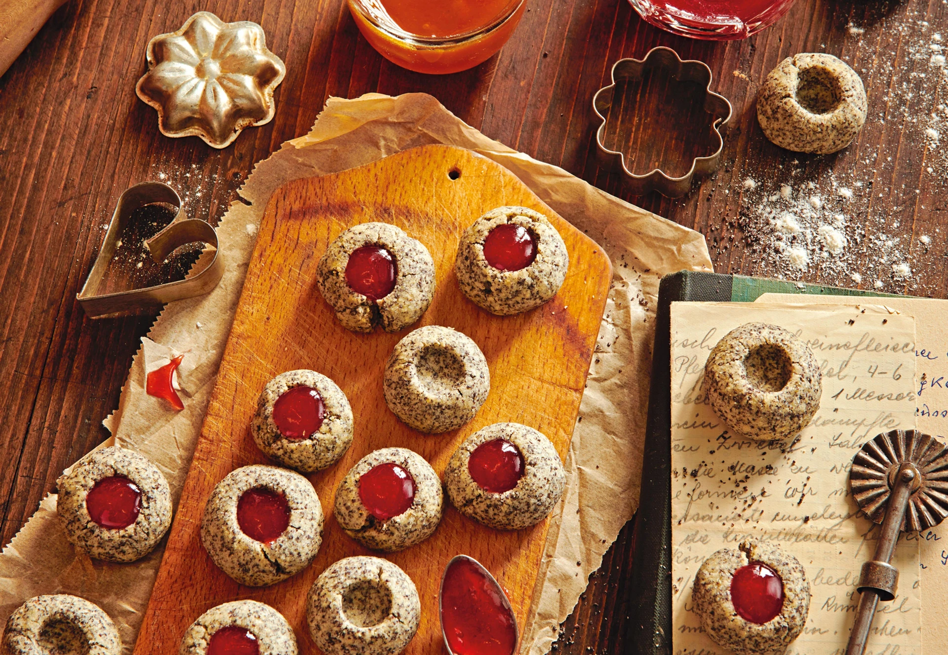 Mohn-Krapferl mit Ribiselmarmelade • Rezept