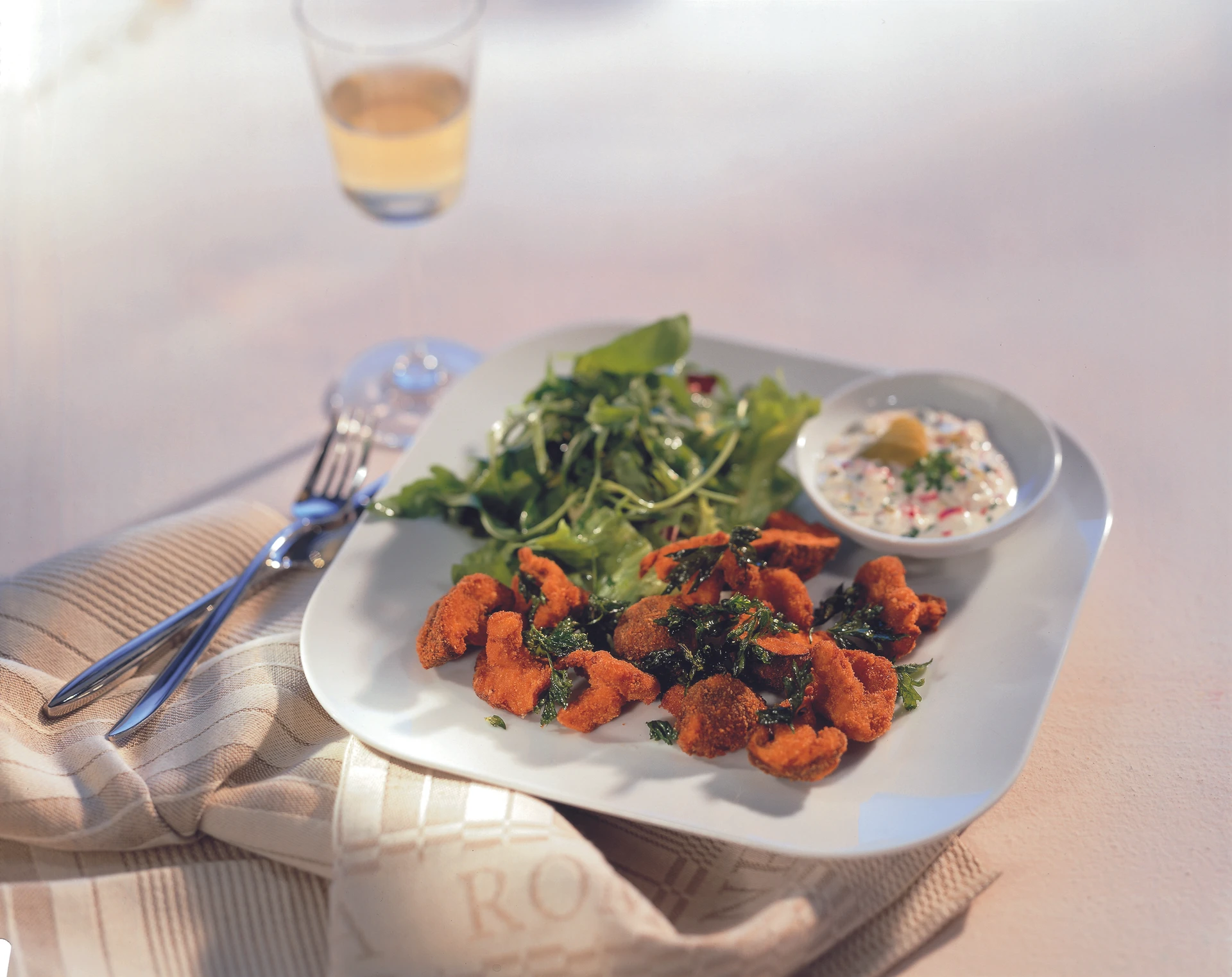 Gebackene Nockerl mit Rucola-Käse-Sauce • Rezept