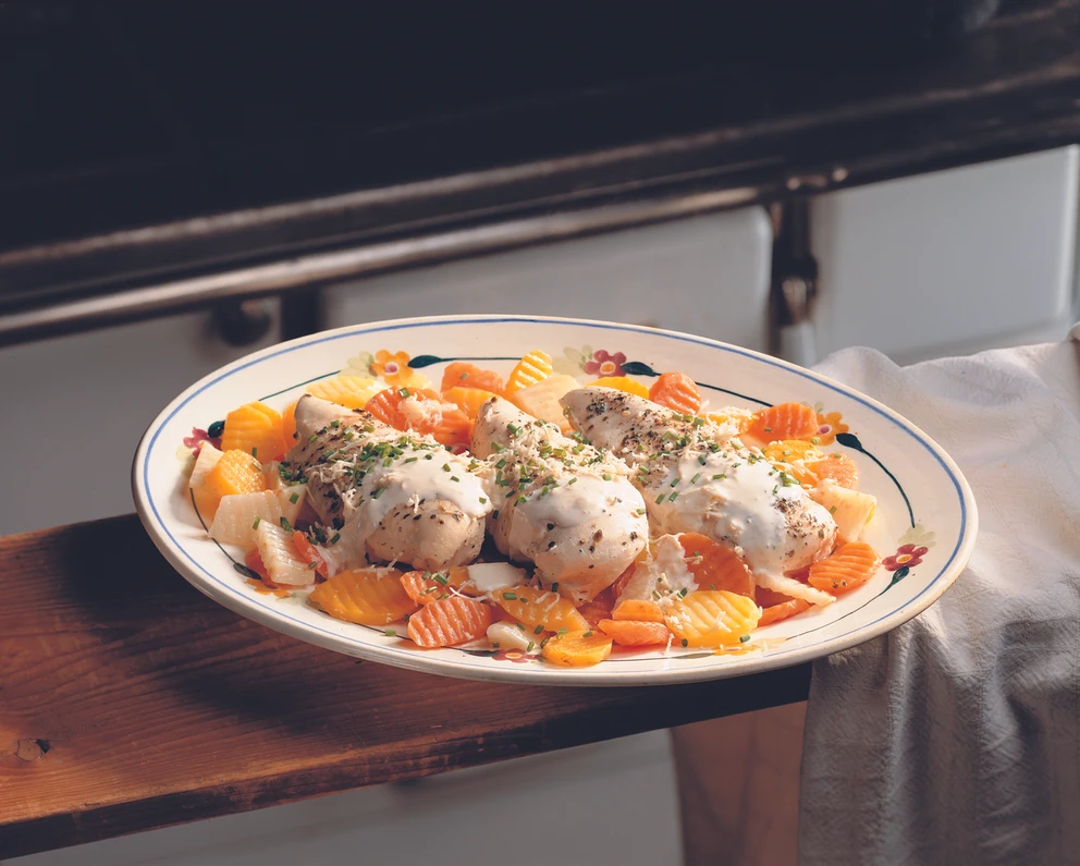 Pochierte Eier auf Blattspinat mit Sauce hollandaise • Rezept