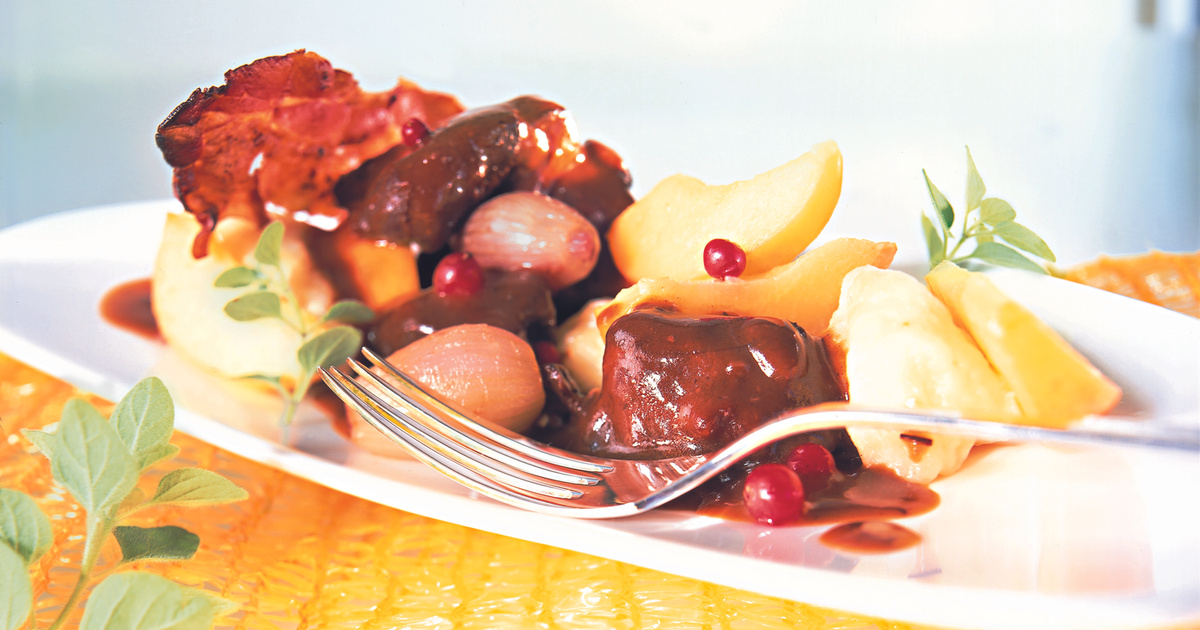 Hasenpfeffer mit Apfelnockerln • Rezept