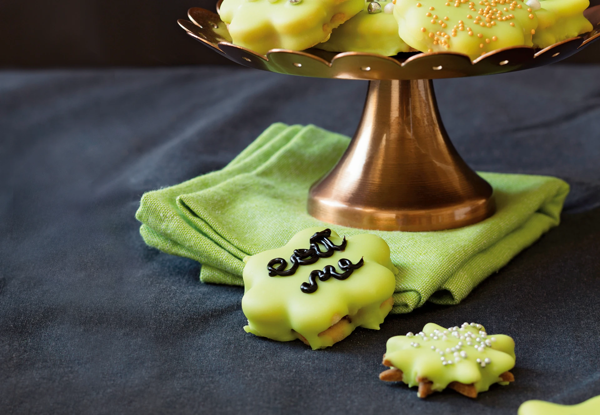 Himbeer-Kekse mit Zuckerglasur • Rezept