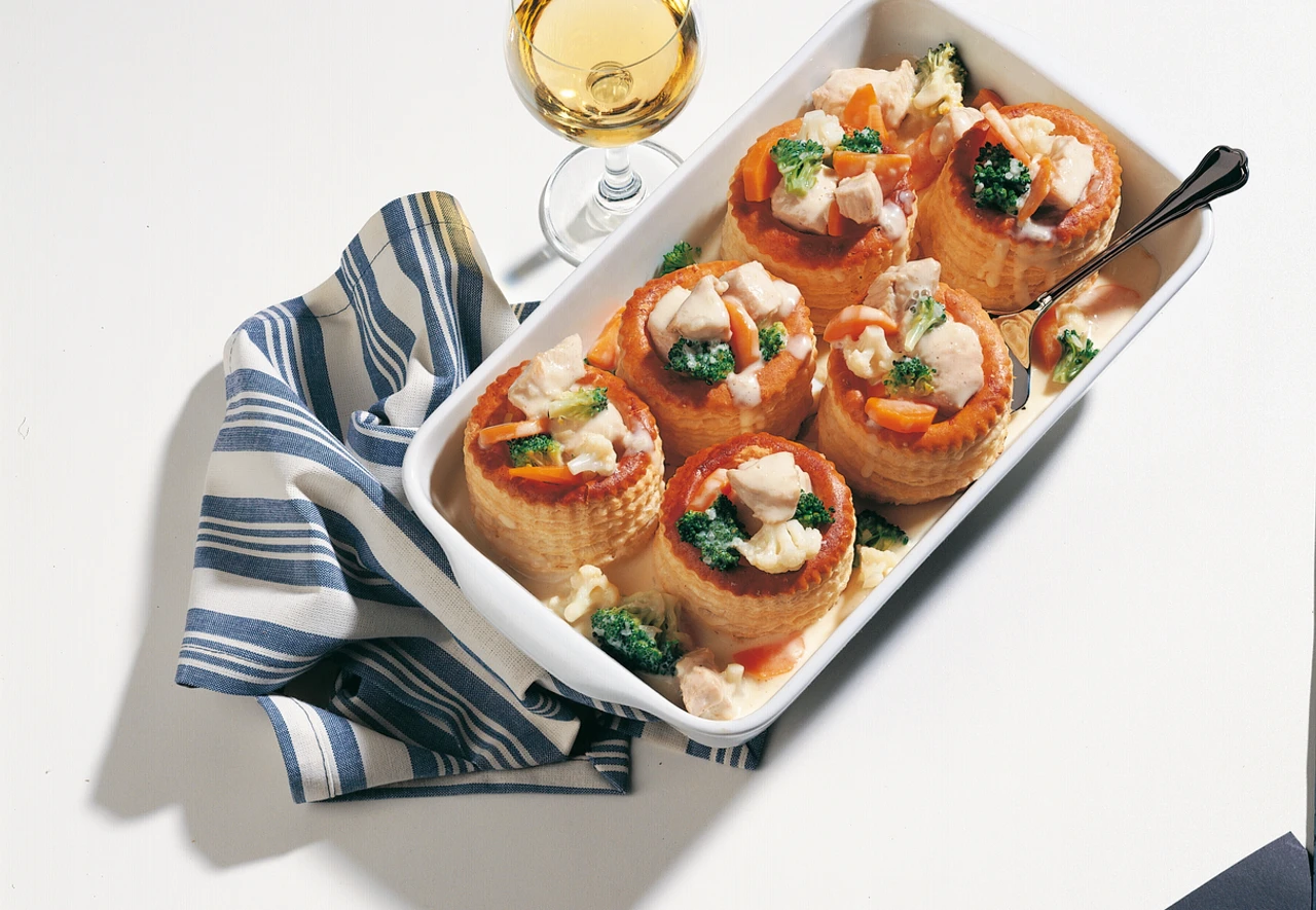 Pikant gefüllte Blätterteig-Pastetchen • Rezept