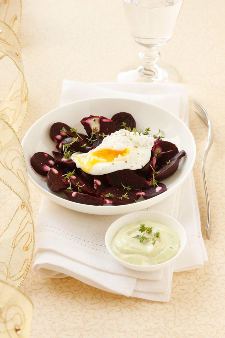 Pochierte Eier auf Blattspinat mit Sauce hollandaise • Rezept