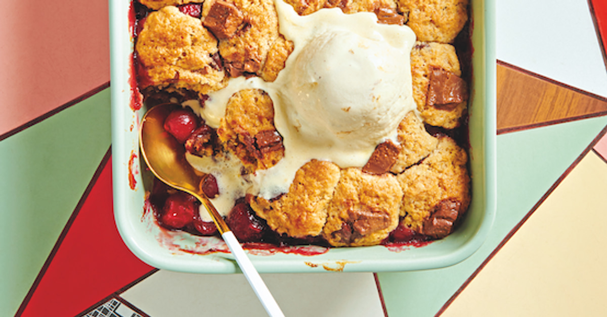 Cherry Chocolate Chunk Cobbler • Rezept