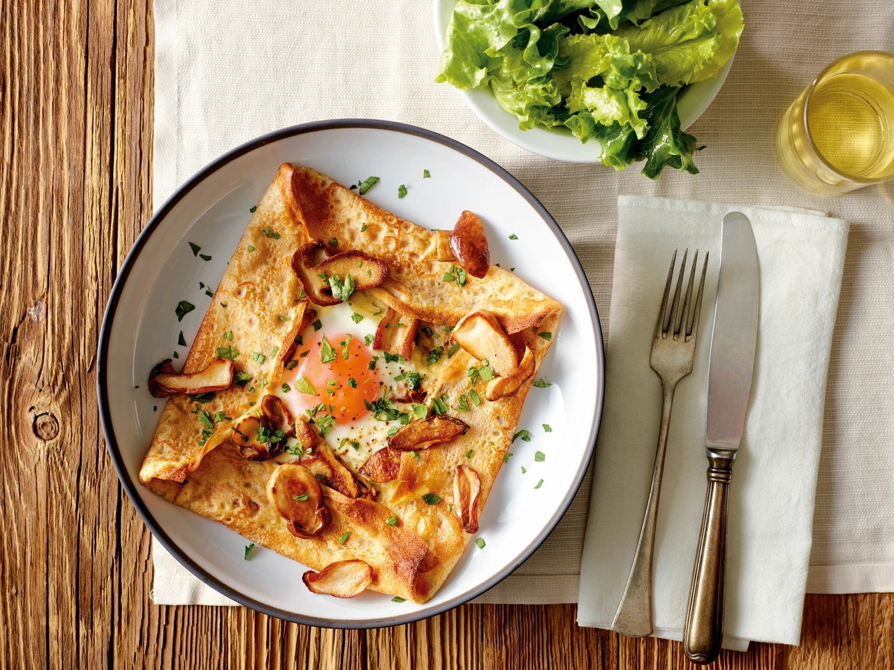 Gekochter Selchschopf mit Gabelkraut und Semmelknödel • Rezept